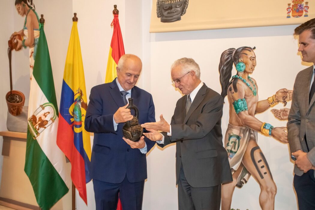 El Museo del Chocolate de Estepa, España recibe vasija de la cultura ...